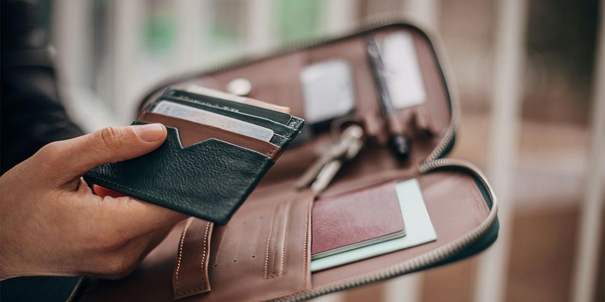 Wallets for Travelers: Practical and Secure Options for Jetsetters ...